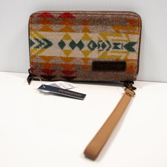 Pendleton | Bags | New Pendleton Highland Peak Smartphone Wallet ...